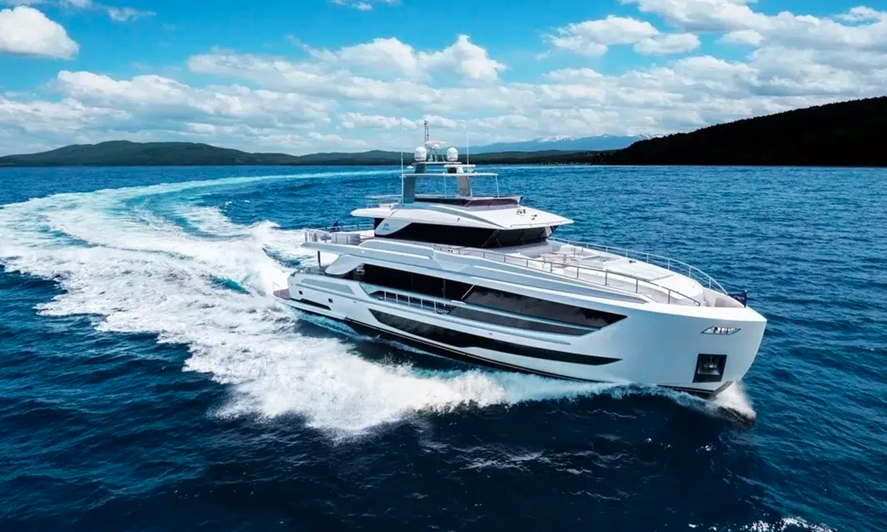 HORIZON 110 FREEDOM - Naples Nantucket Yacht Group