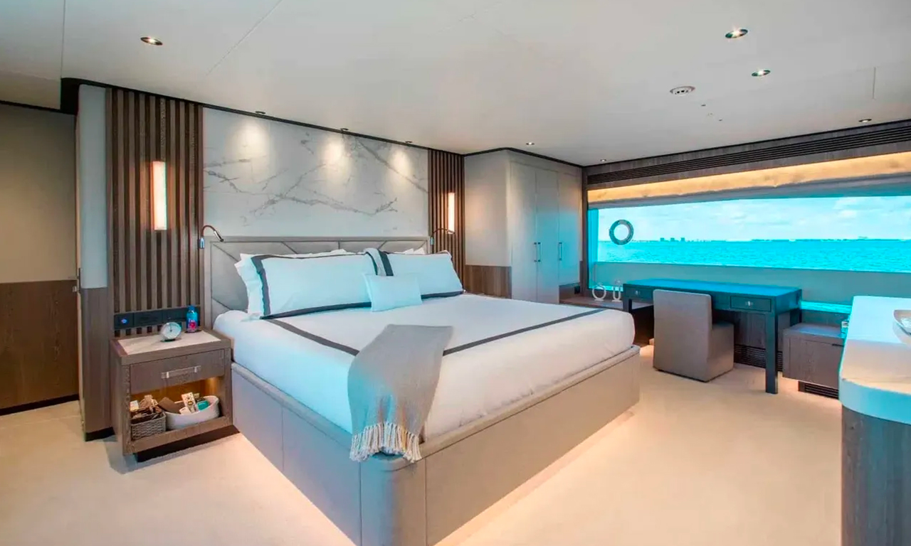 HORIZON 110 FREEDOM - Naples Nantucket Yacht Group