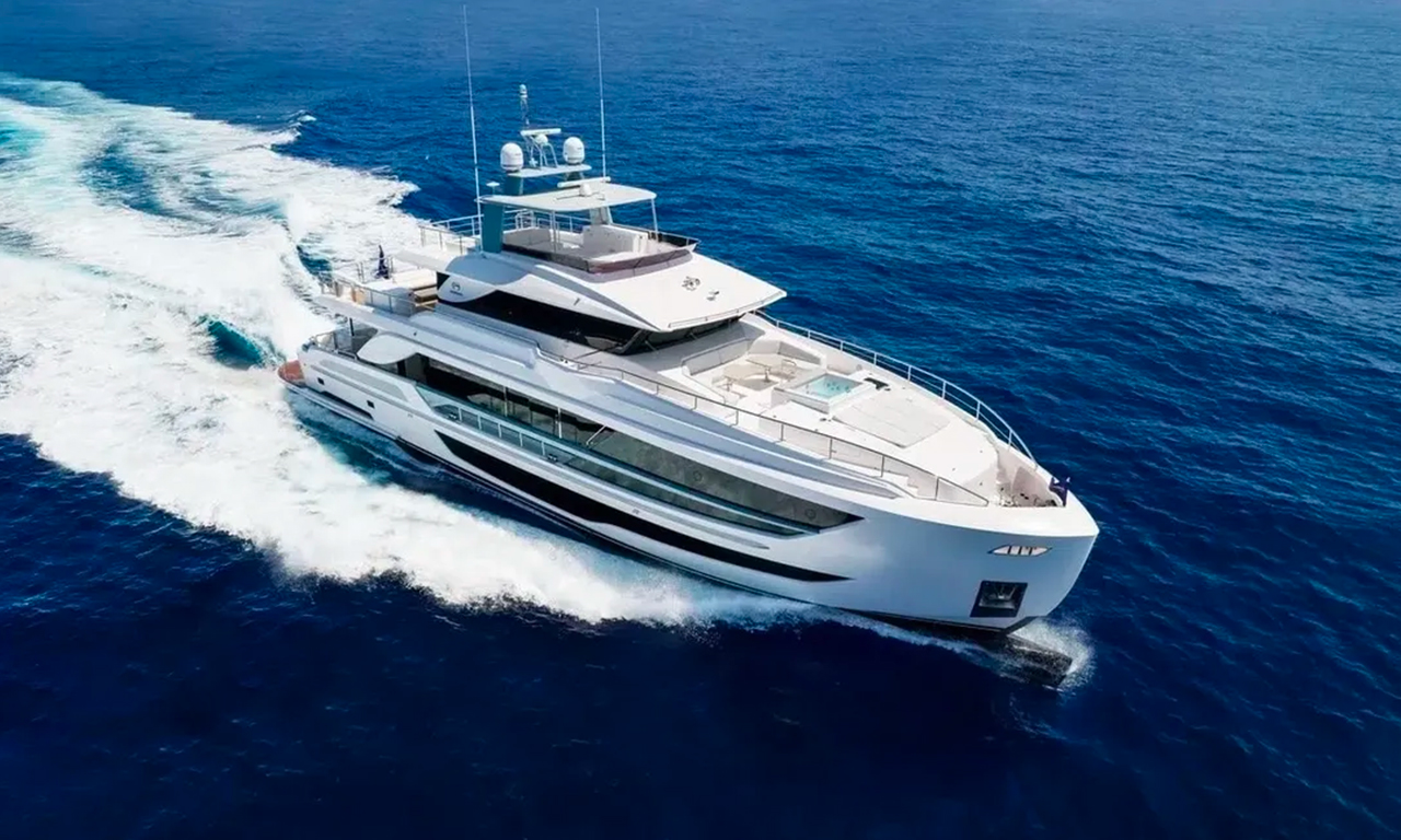 HORIZON 110 FREEDOM - Naples Nantucket Yacht Group