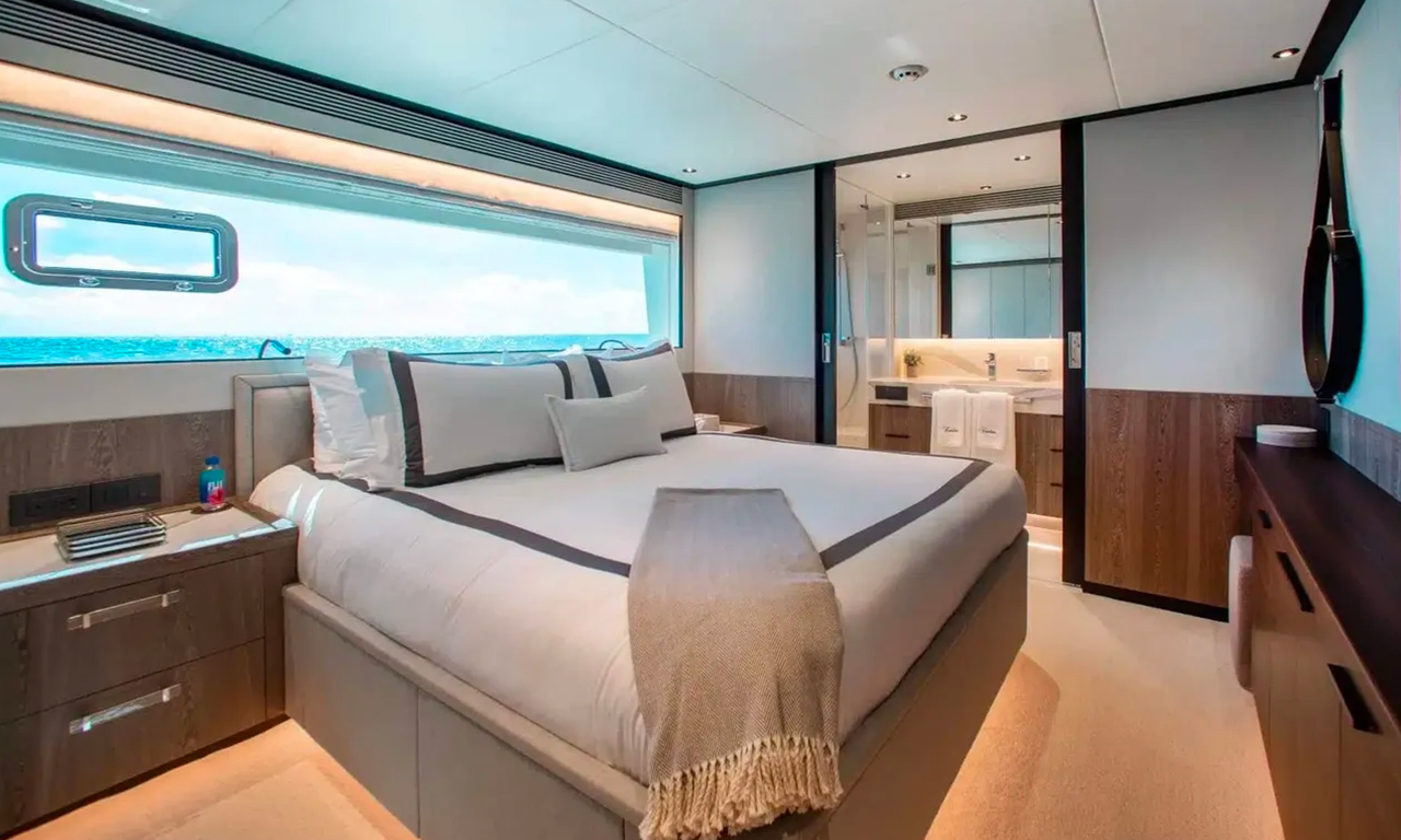 HORIZON 110 FREEDOM - Naples Nantucket Yacht Group