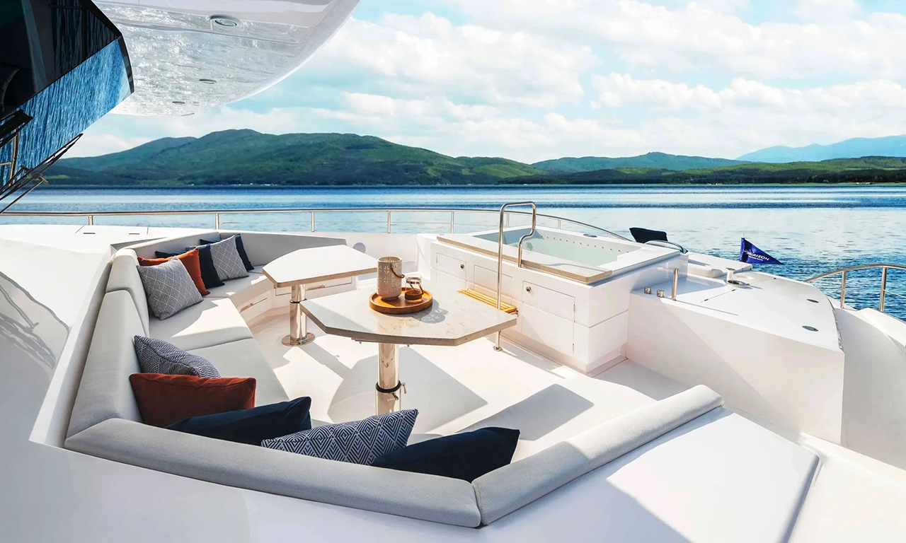 HORIZON 110 FREEDOM - Naples Nantucket Yacht Group