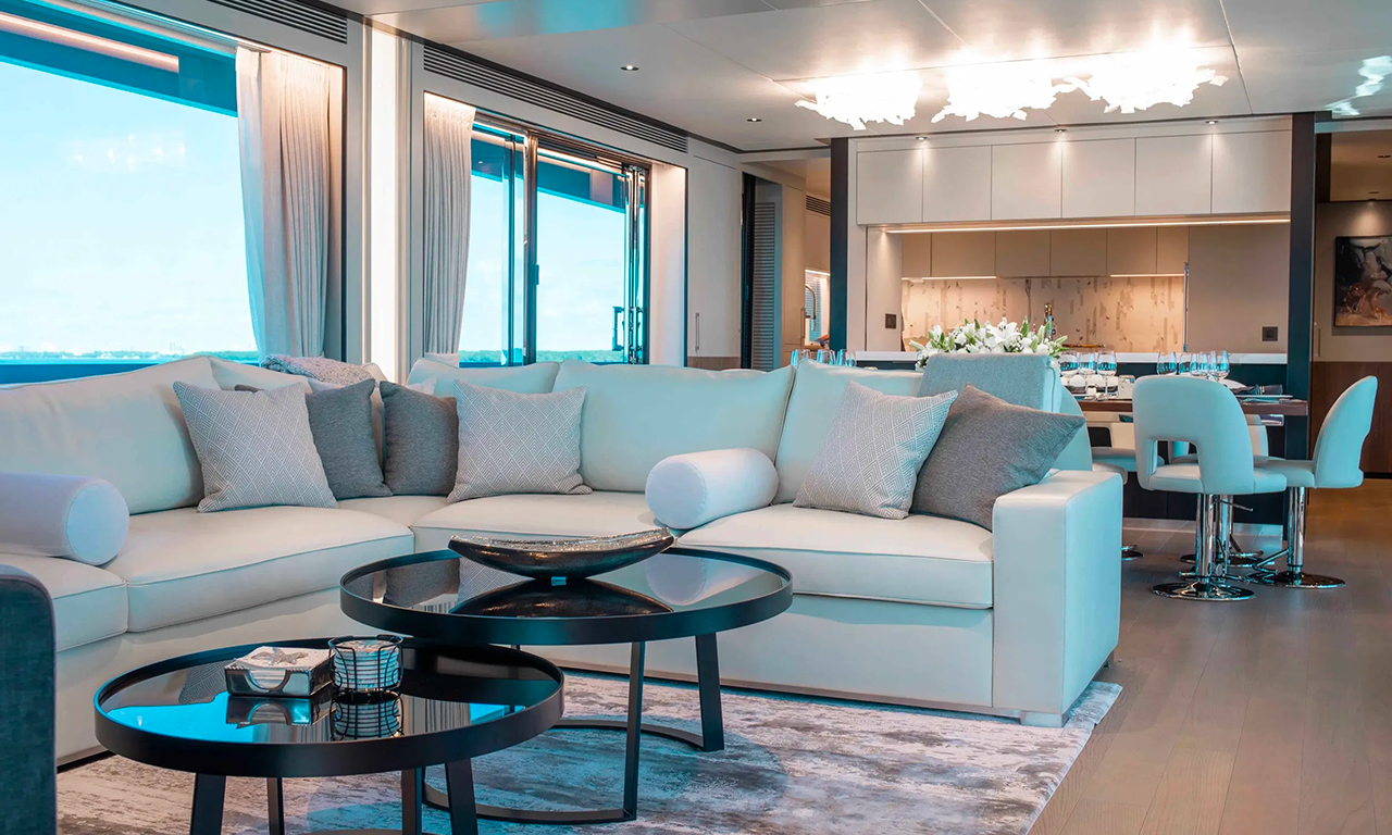 HORIZON 110 FREEDOM - Naples Nantucket Yacht Group