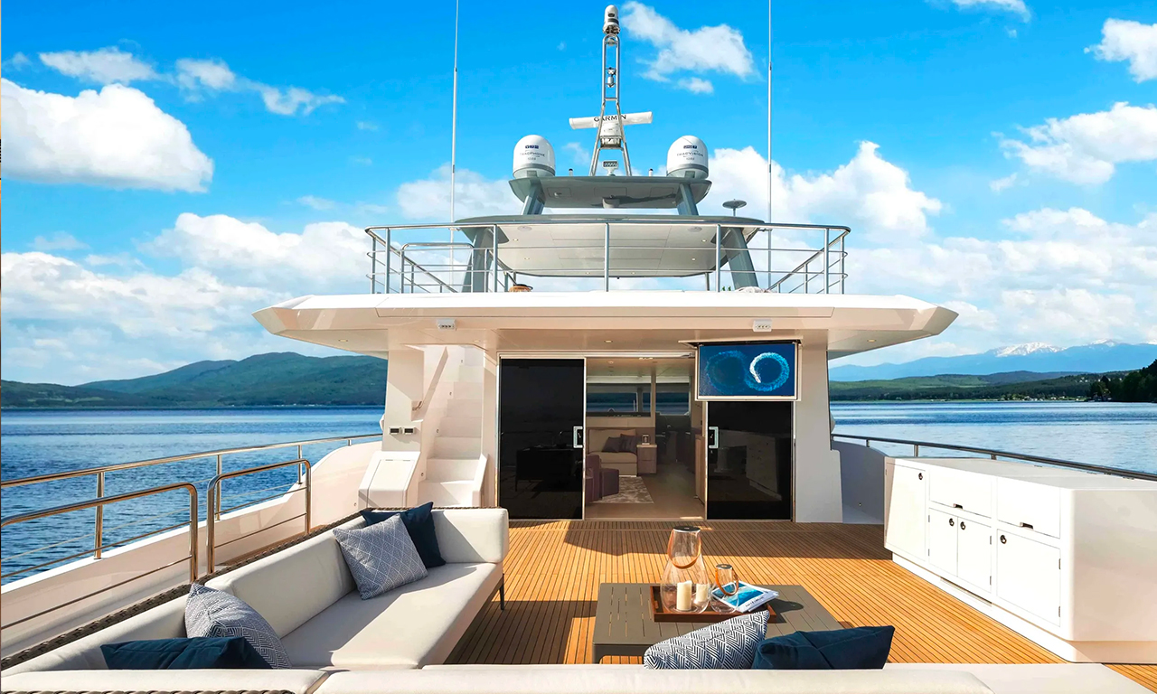 HORIZON 110 FREEDOM - Naples Nantucket Yacht Group