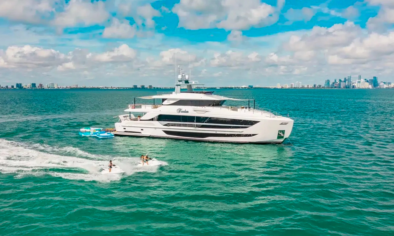 HORIZON 110 FREEDOM - Naples Nantucket Yacht Group